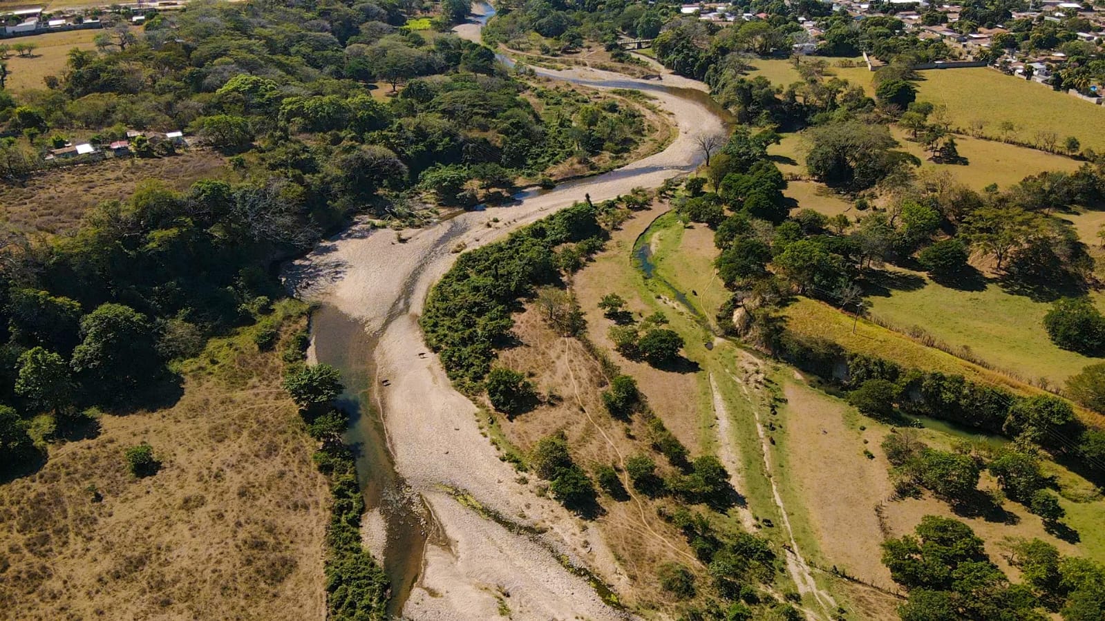 Alcaldía de El Paraíso trabaja en abastecer de agua a comunidades - William Ramirez